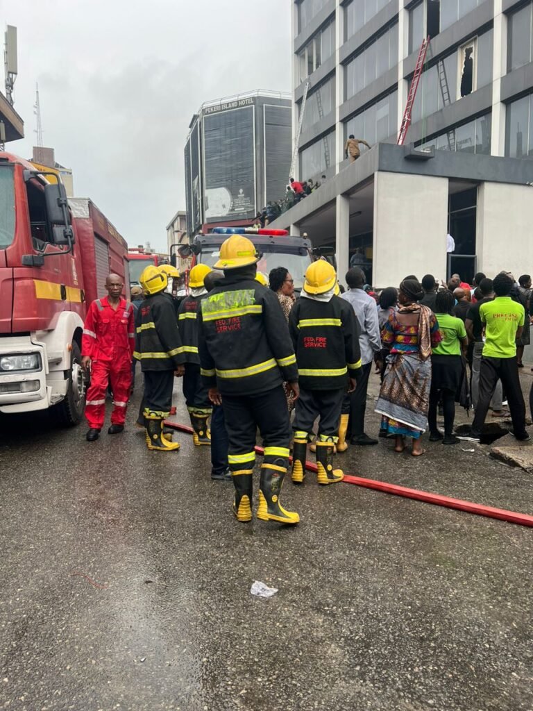 Panic As fire Guts 22-Storey Great Nigeria Insurance House In Lagos ...